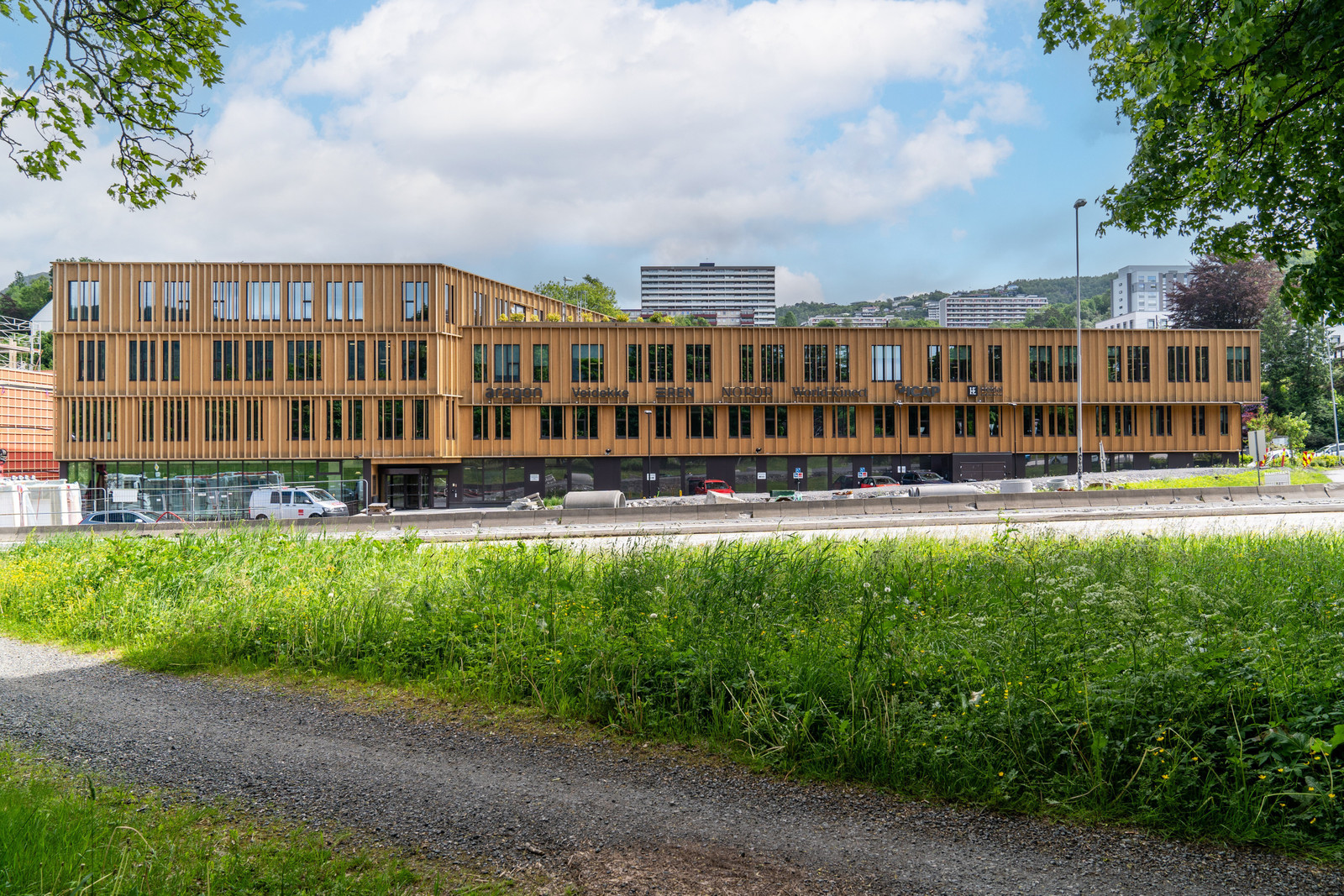 Nytt topp moderne BREEAM OUTSTANDING kontorbygg med kantine, høy standard og kort vei til bybane