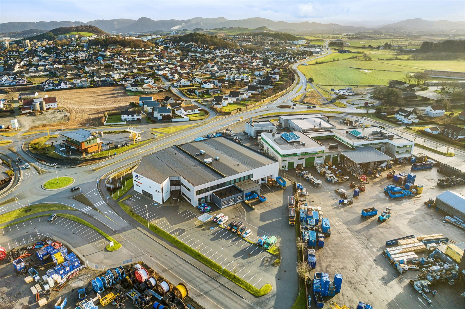 Sola sentrum – Lager, kontor og butikklokaler med god eksponering.