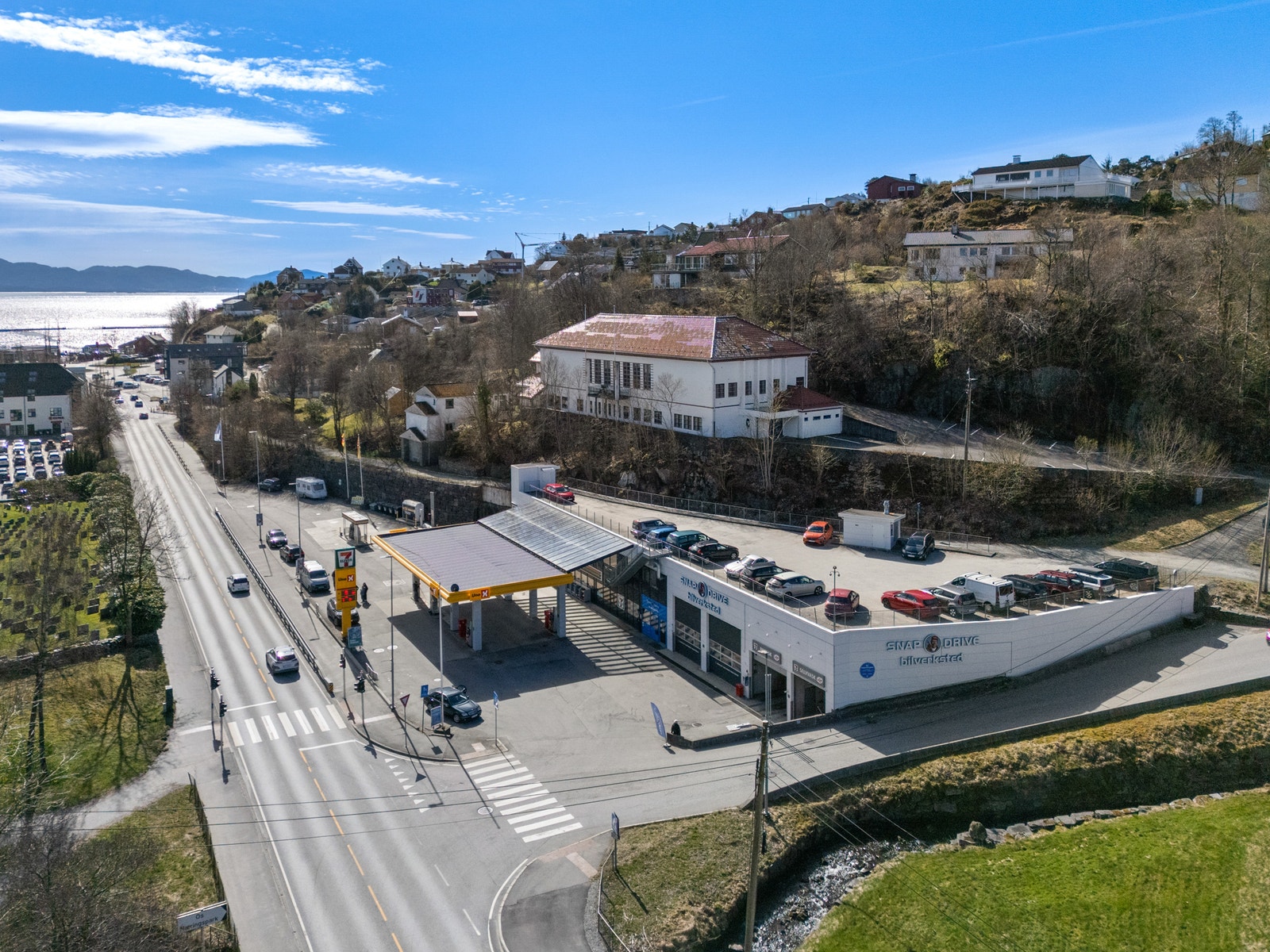 Byvegen 30 – Attraktiv kombinasjonseiendom med solid kontantstrøm i Os